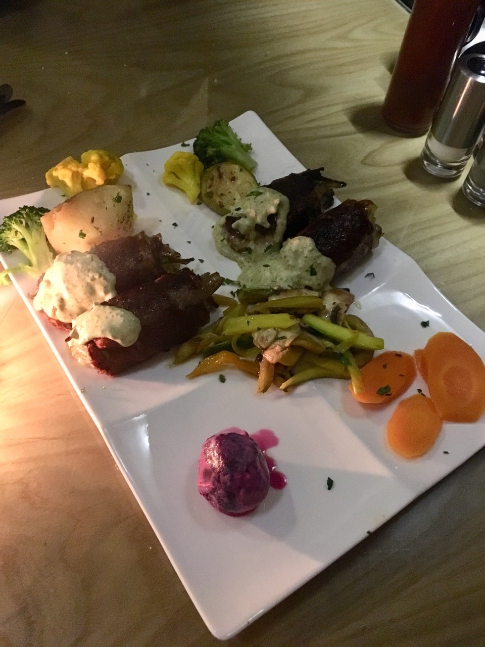 اطلاعات کامل رستوران نیکان در شهر اصفهان | لست سکند